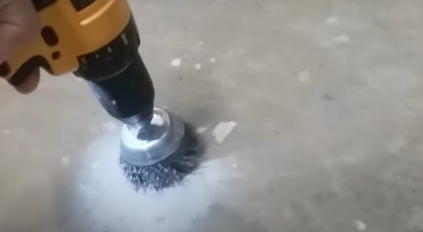 How to Remove Paint From Concrete With Vinegar? - ProfyPainter