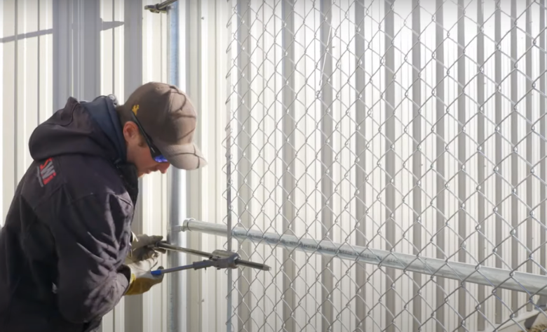 How to Paint a Chain Link Fence? - ProfyPainter
